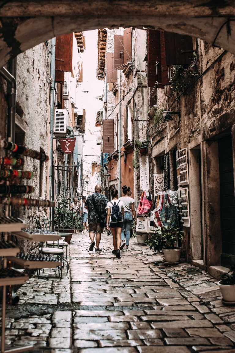 10 Advantages And Disadvantages of Package Tours and Holidays - Travel ...